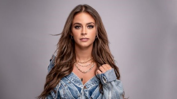 Jill heißt die Newcomerin, die es mit ihrem Debüt-Song „No No Never ...