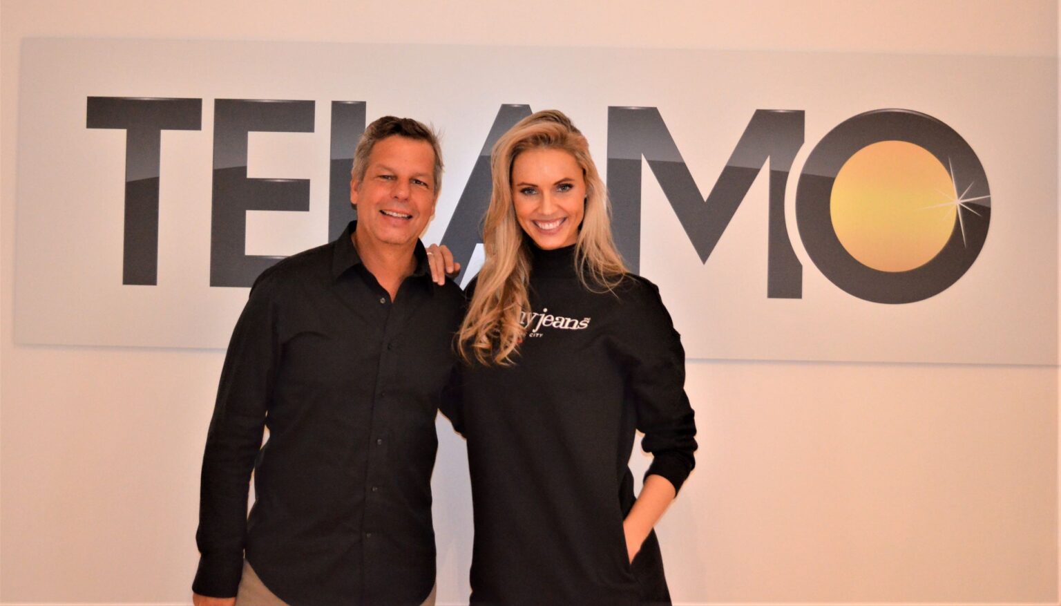 Sängerin & Gitarristin Jenice unterschreibt bei TELAMO – Telamo