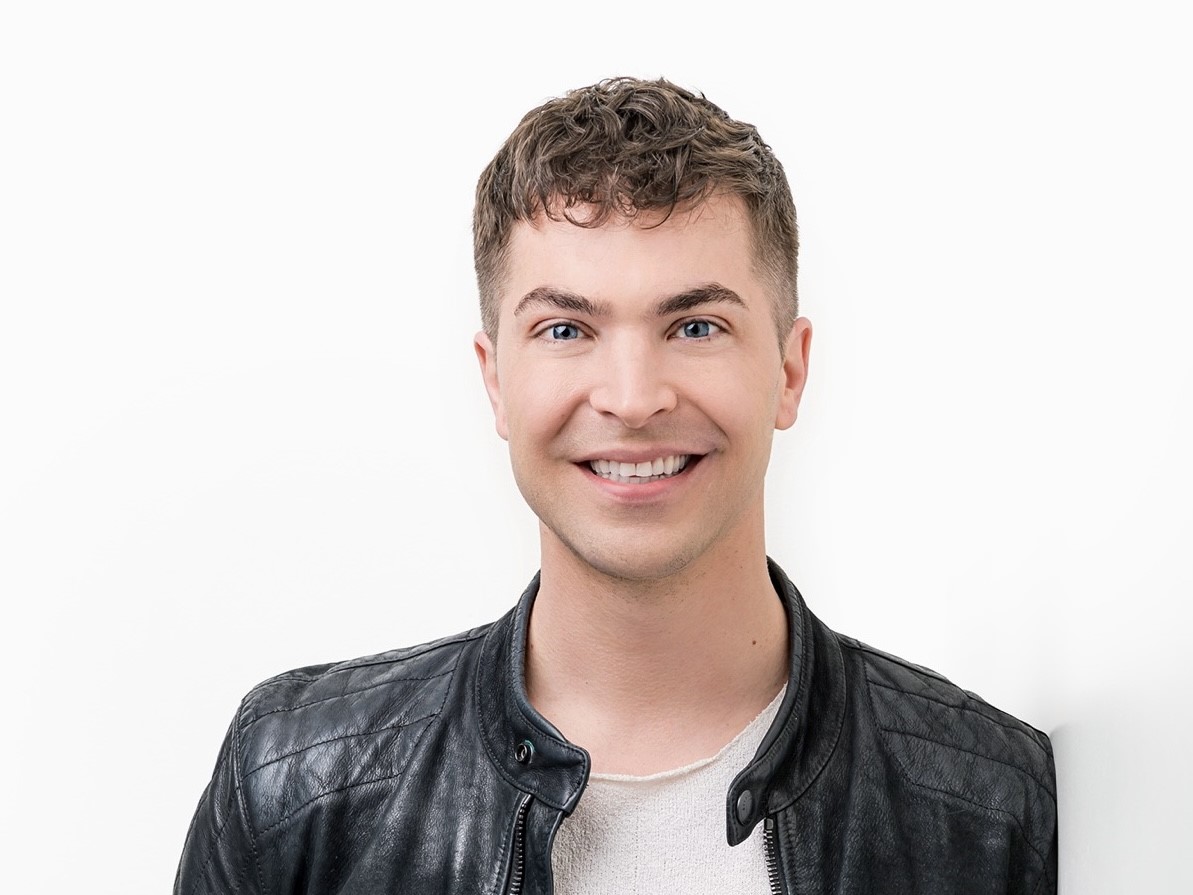 Julian David startet mit neuer Musik in die Sommerzeit: Die neue Single „Ein Leben ist zu kurz ...